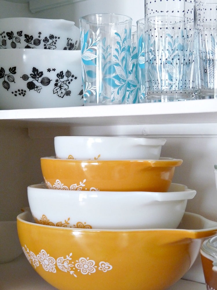 How to Clean Black Marks + Baked on Grease from Vintage Pyrex | Dans le ...