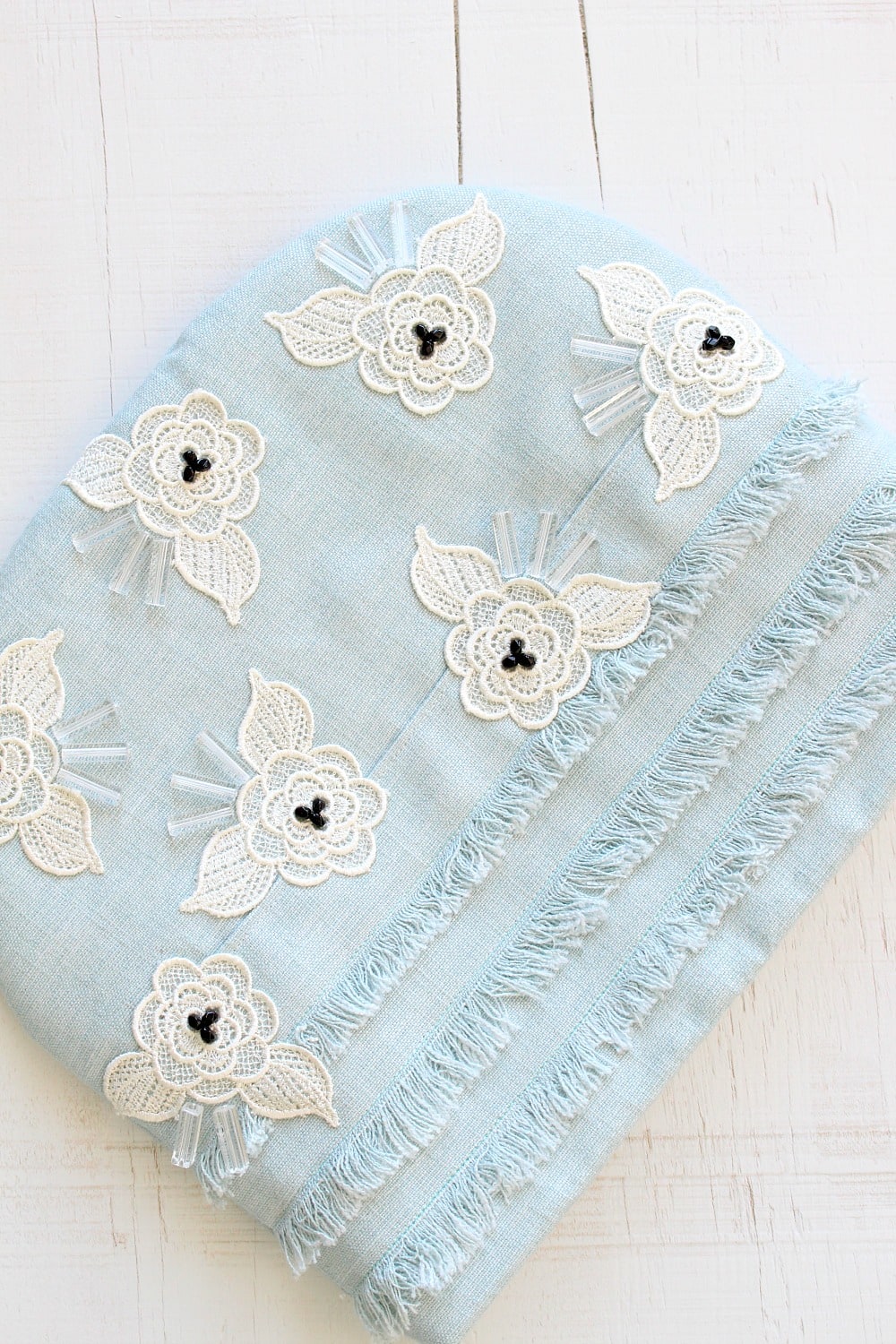 DIY Tea Cozy with Beaded Lace Applique | Dans le Lakehouse