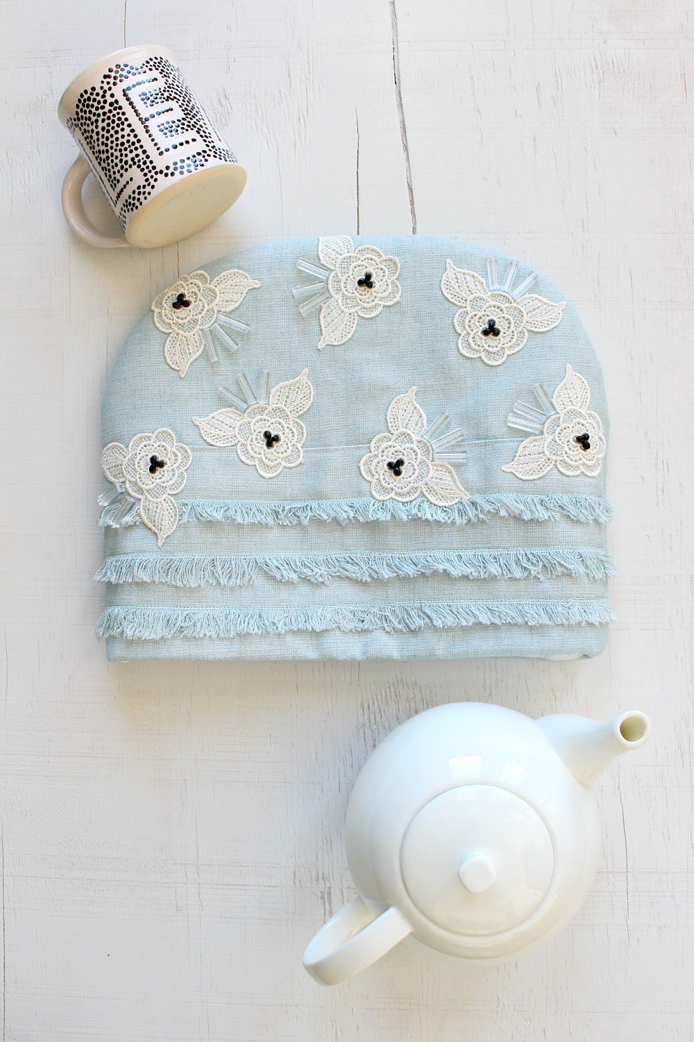 DIY Tea Cozy with Beaded Lace Applique | Dans le Lakehouse