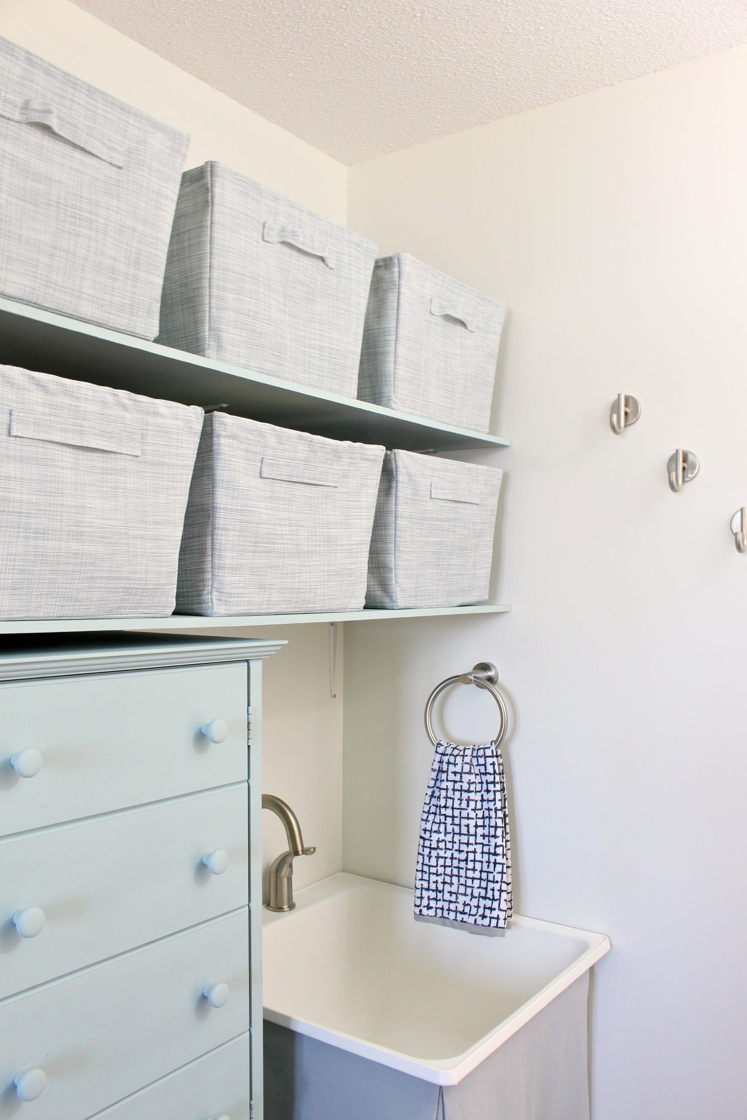 Budget-Friendly Craft Room Makeover (Before and After) | Dans le Lakehouse