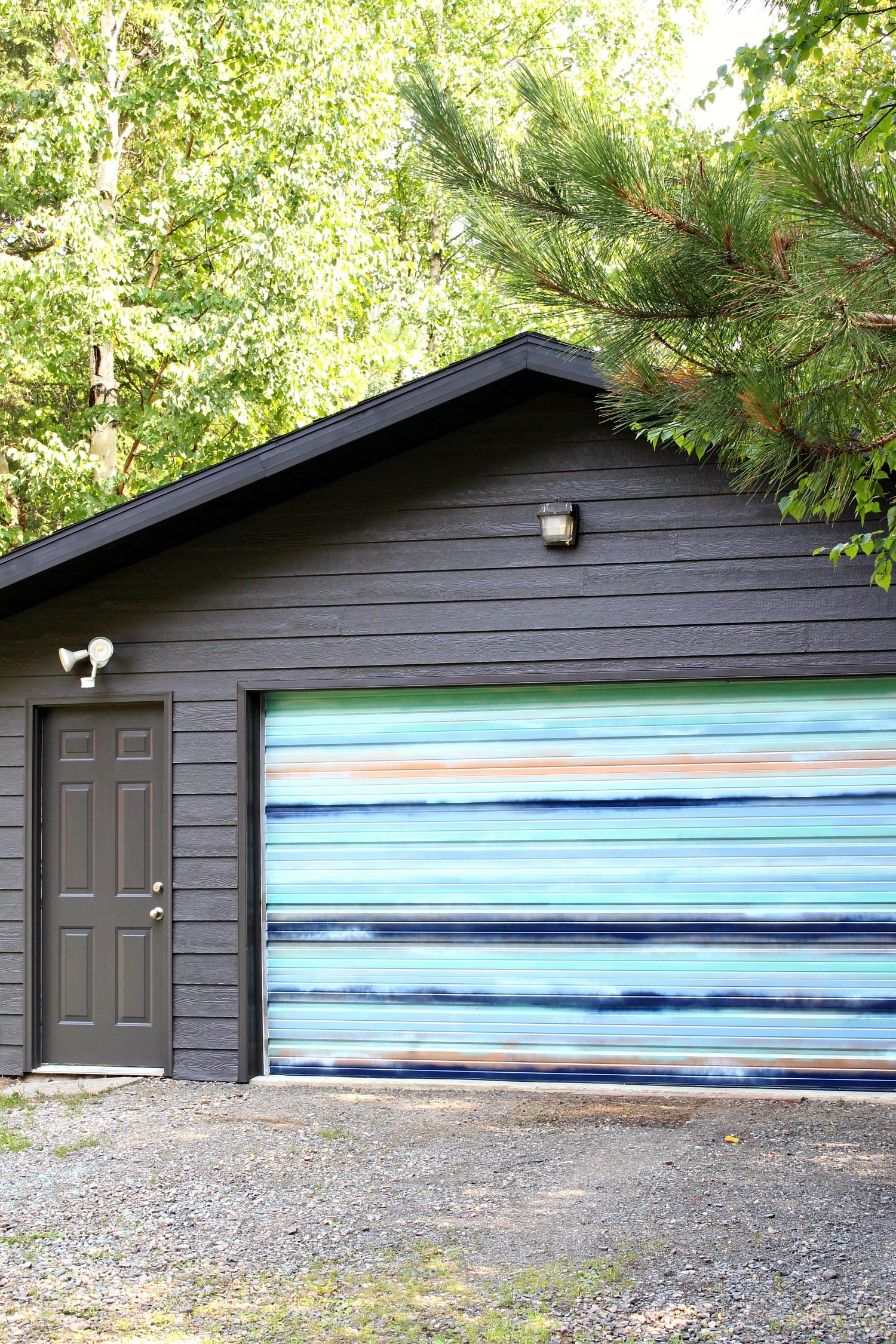 Garage Makeover: DIY Mural with Coastal Vibes | Dans le Lakehouse