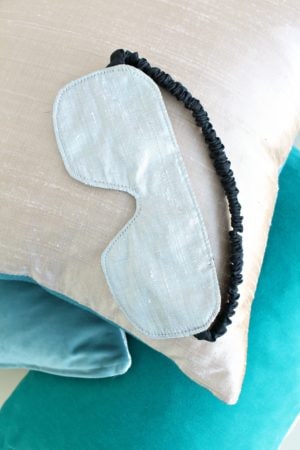 Easy DIY Sleep Mask | Dans le Lakehouse