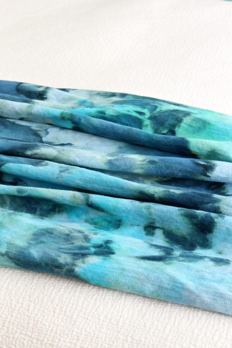 DIY Ice Dye Throw Blanket | How to Ice Dye | Dans le Lakehouse