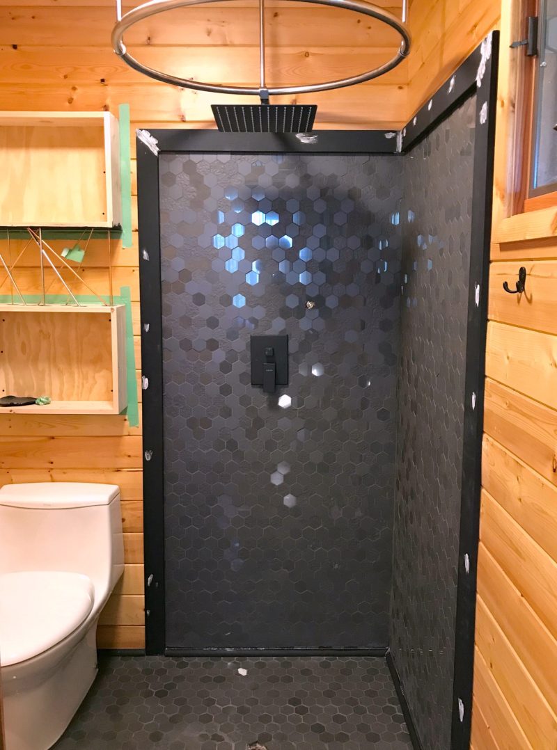 DIY Stock Tank Shower | Dans le Lakehouse
