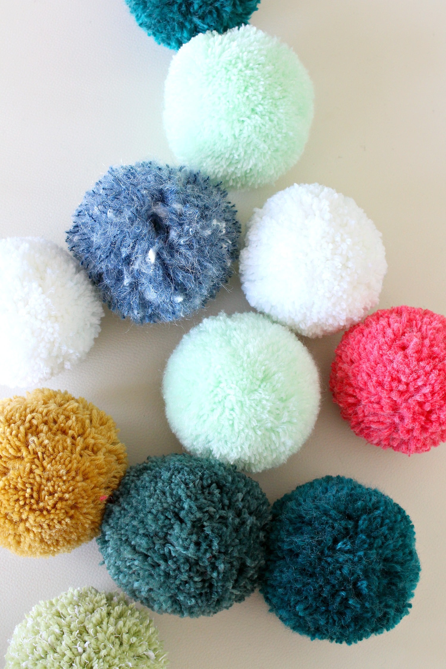 DIY Pom Poms | How to Make Fluffy Pom Poms | Dans le Lakehouse