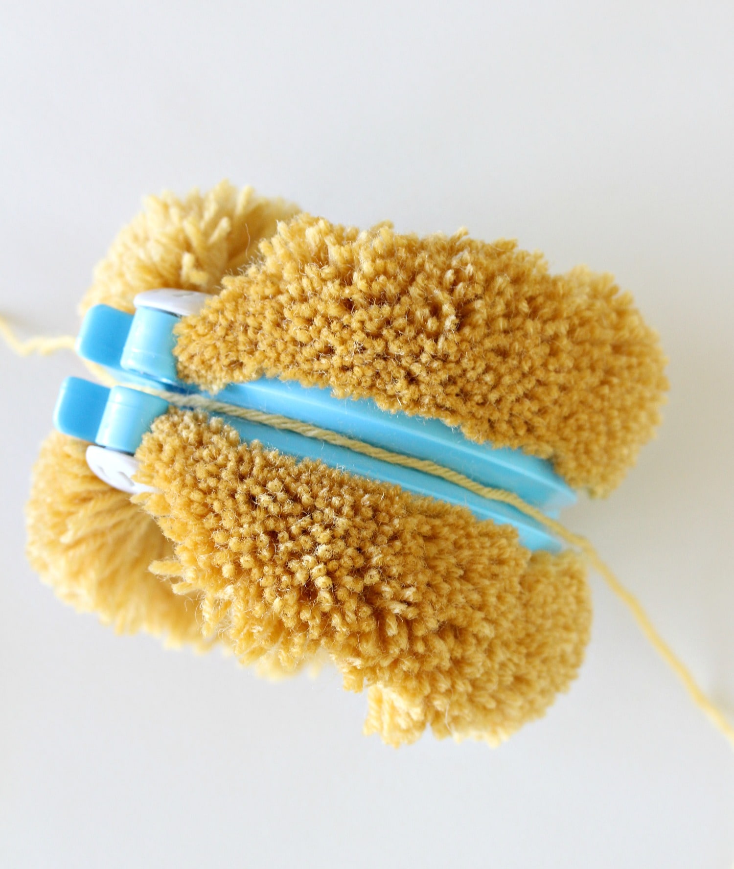 DIY Pom Poms | How to Make Fluffy Pom Poms | Dans le Lakehouse