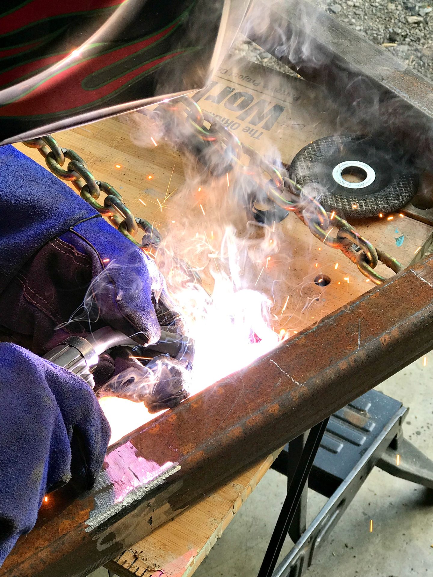 DIY Live Edge Table with Welded Chain Legs | Dans le Lakehouse