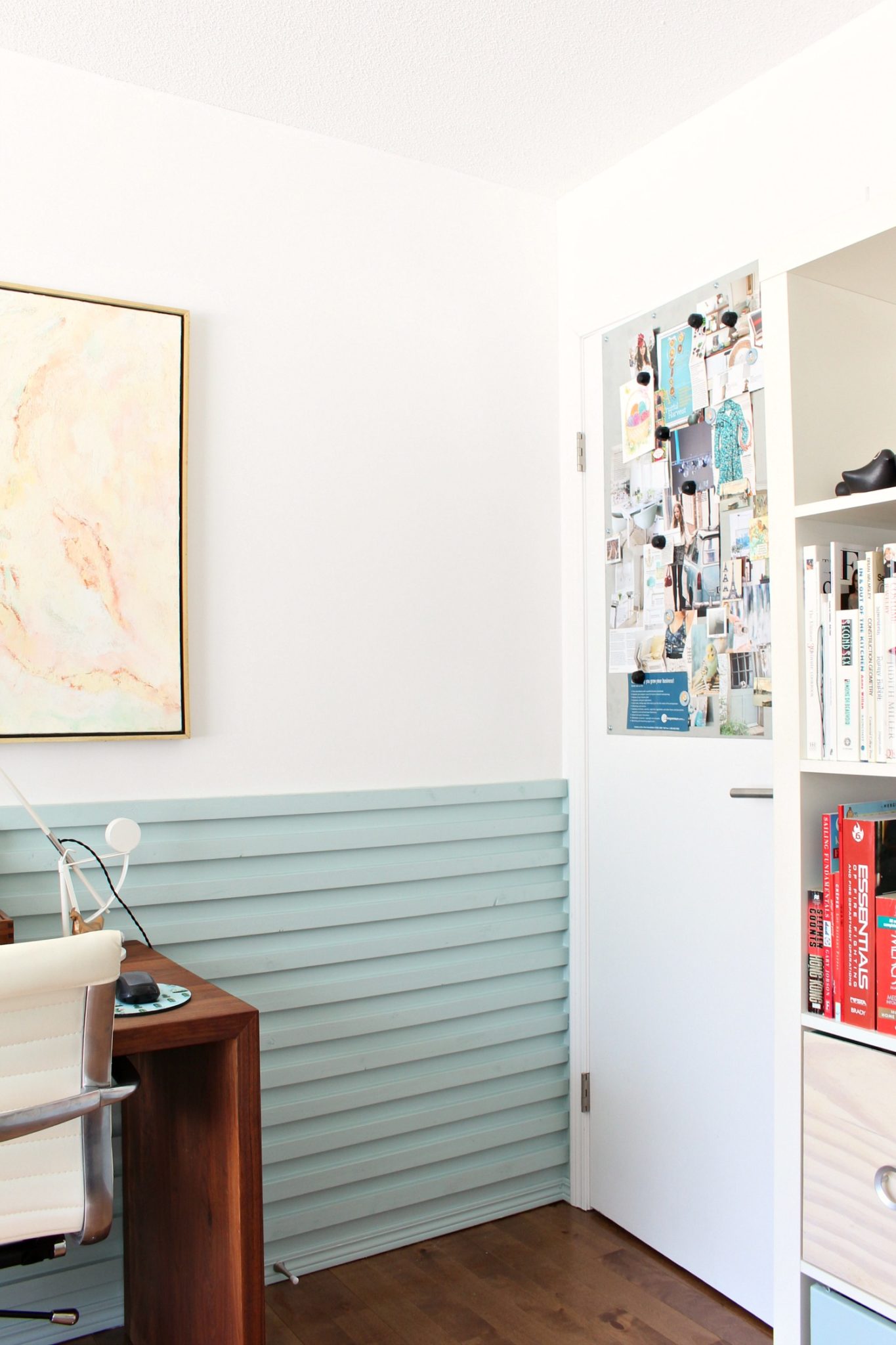 DIY Horizontal Slat Wall in the Office | Dans le Lakehouse