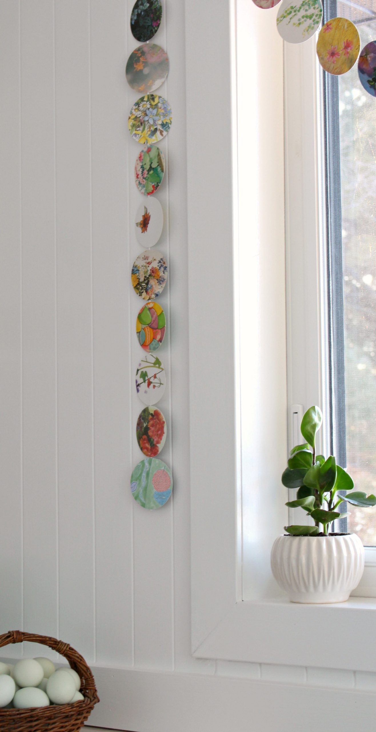 DIY Recycled Card Garland for Spring | Dans le Lakehouse