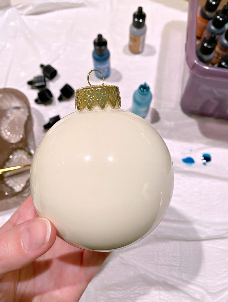 DIY Alcohol Ink Christmas Ornaments | Dans le Lakehouse