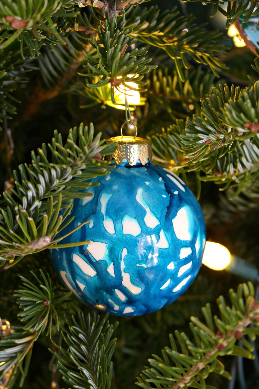 DIY Alcohol Ink Christmas Ornaments | Dans le Lakehouse