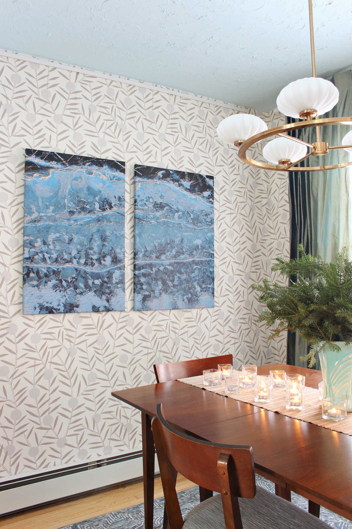 How to Hang Art | Dans le Lakehouse