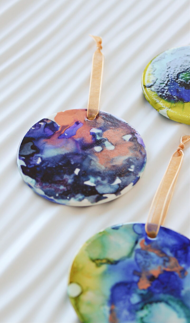 DIY Alcohol Ink on Ceramic Ornaments | Dans le Lakehouse