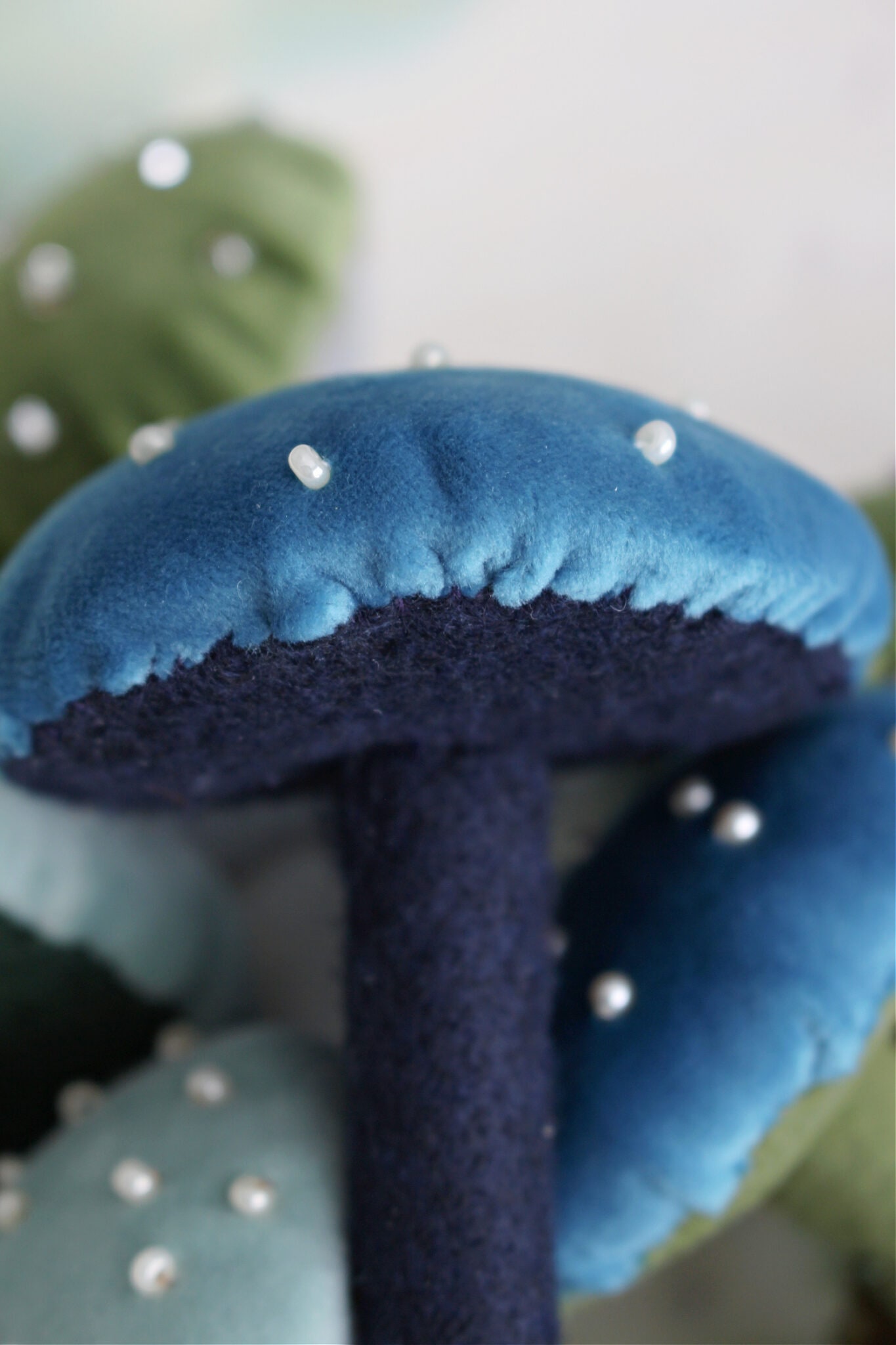 DIY Fabric Mushrooms (Velvet + Felt) | Dans le Lakehouse