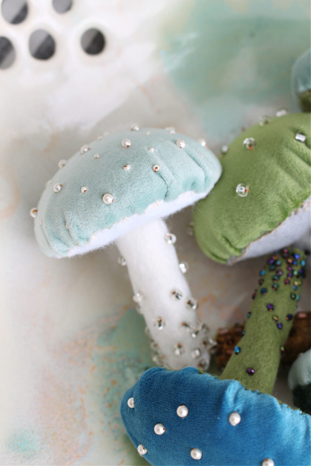 DIY Fabric Mushrooms (Velvet + Felt) | Dans le Lakehouse