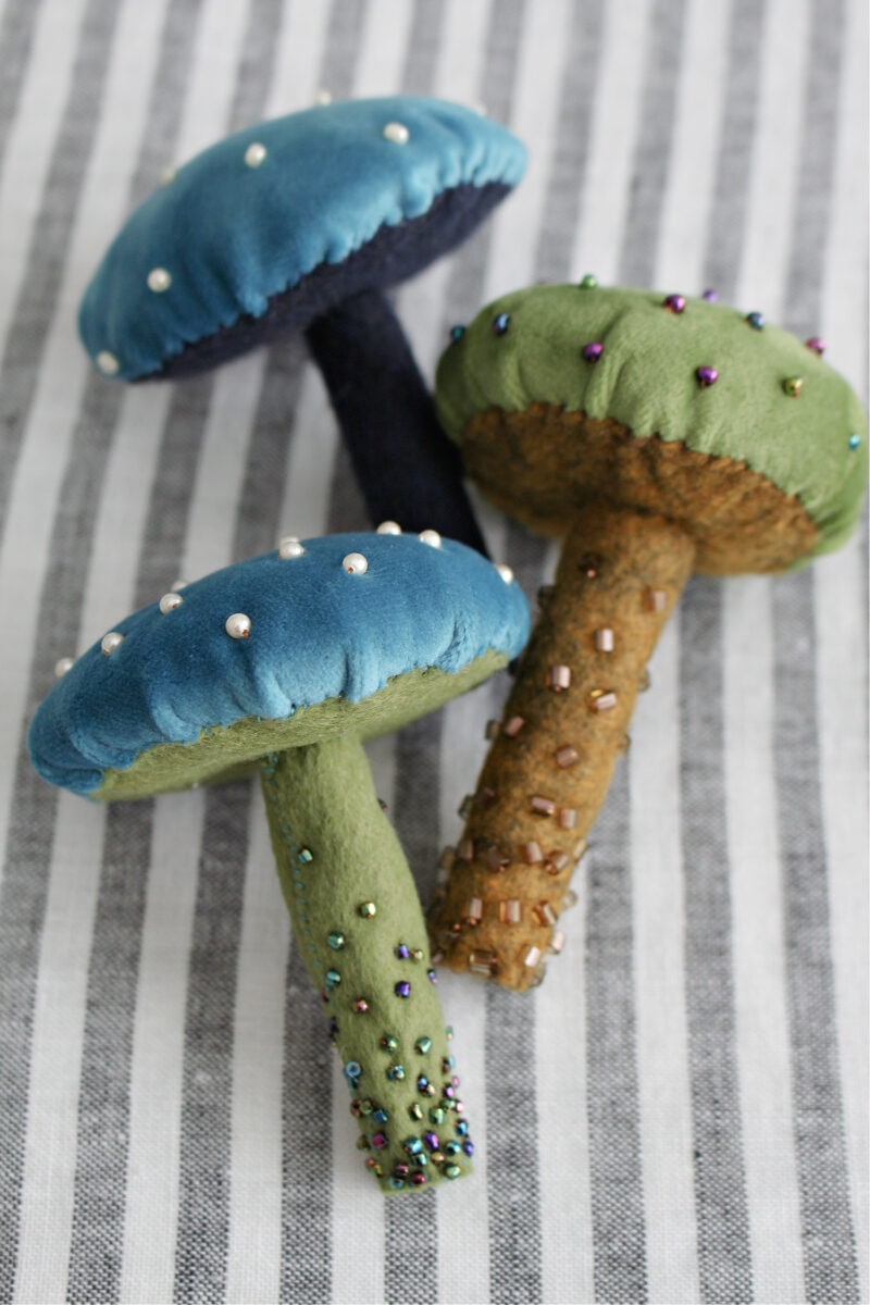 DIY Fabric Mushrooms (Velvet + Felt) | Dans le Lakehouse