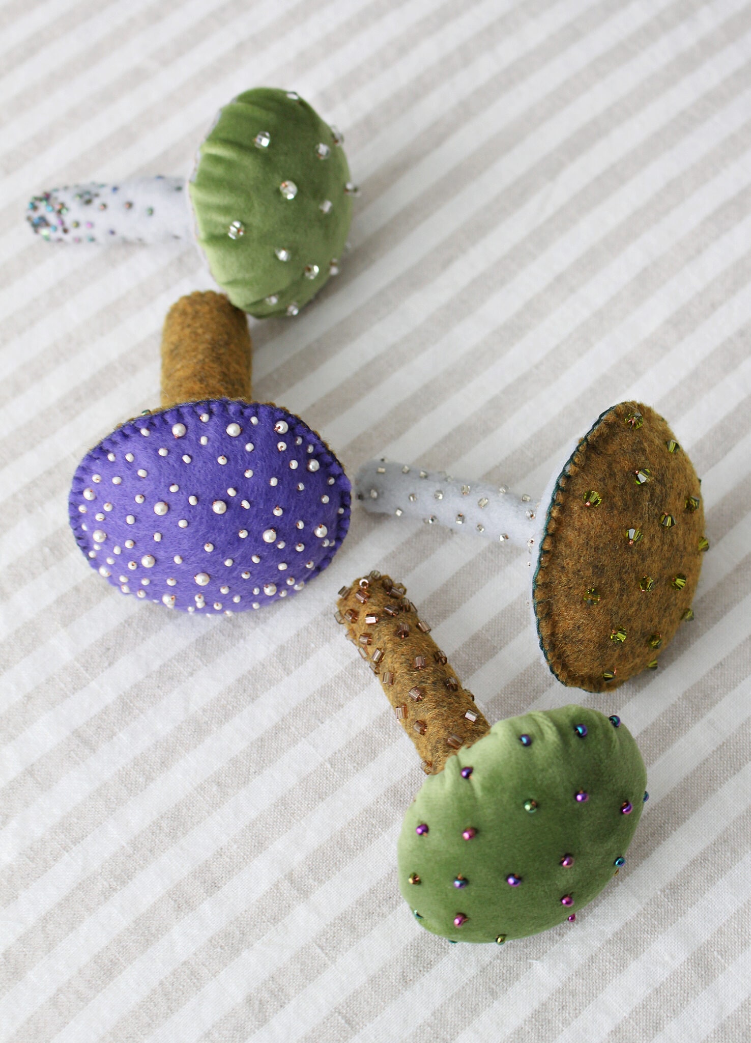 DIY Fabric Mushrooms (Velvet + Felt) | Dans le Lakehouse