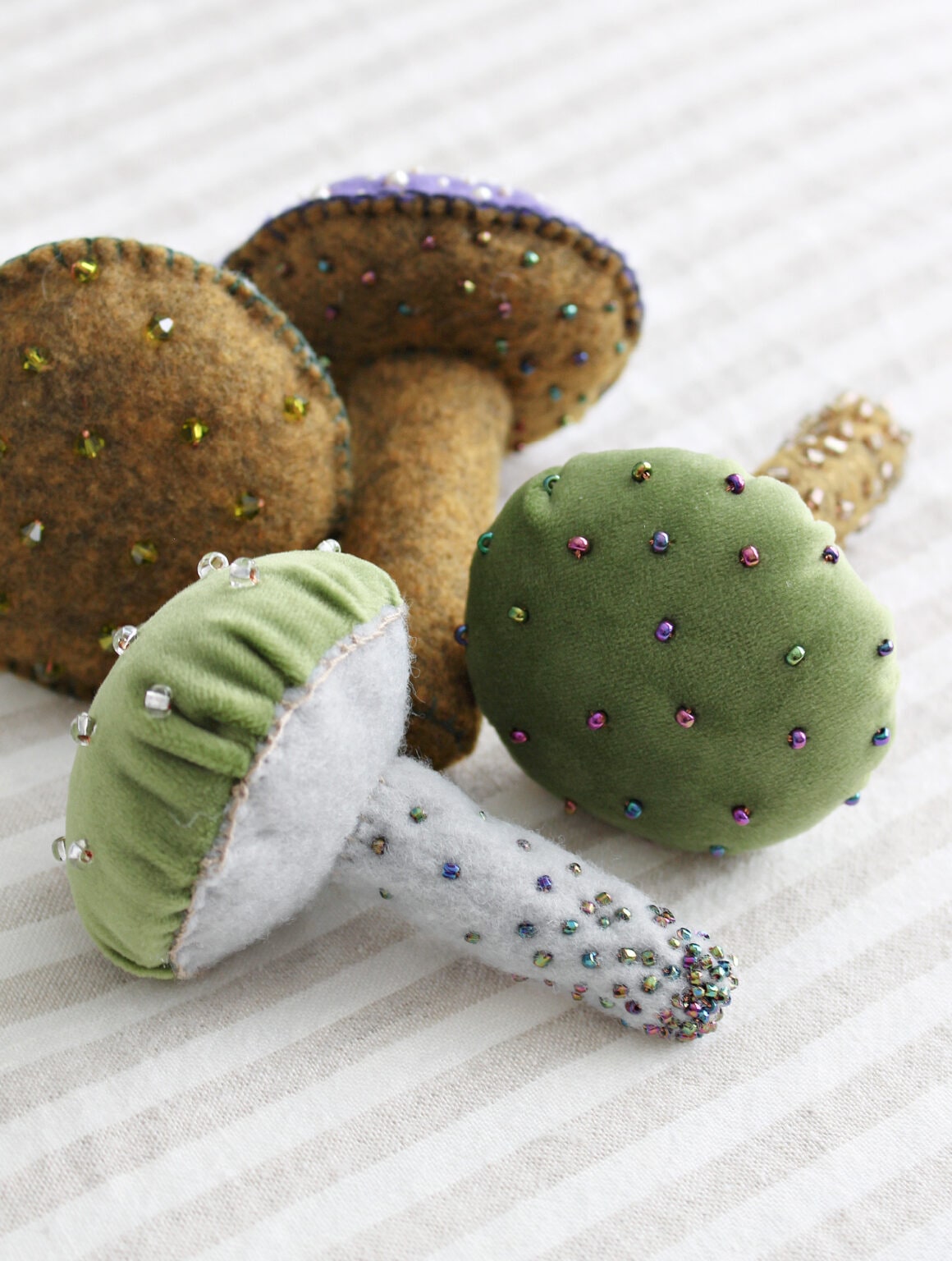 DIY Fabric Mushrooms (Velvet + Felt) | Dans le Lakehouse